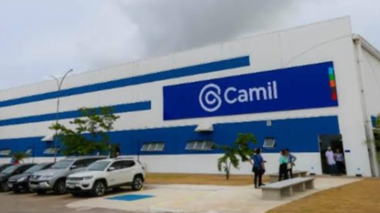 Camil enche o seu prato na América do Sul